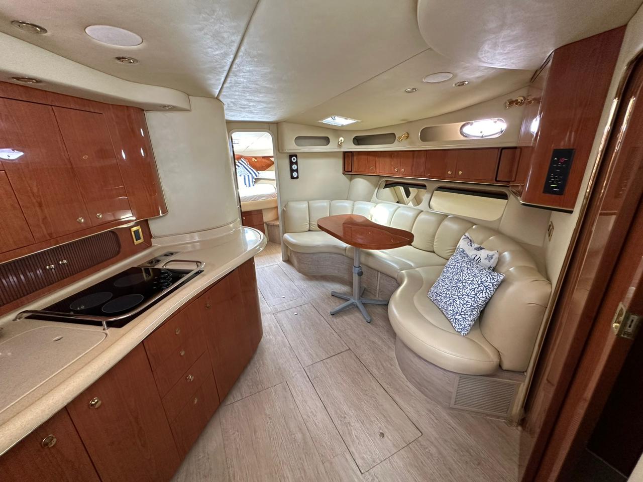 Rent 42 Ft-Yacht Sea Ray | Hi Cartagena Travel
